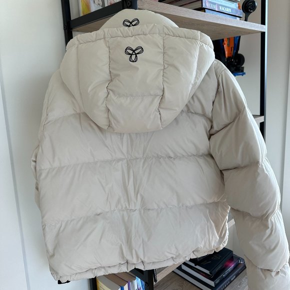 Aritzia | Jackets & Coats | Aritzia Super Puff Shorty In Matte Pearl ...